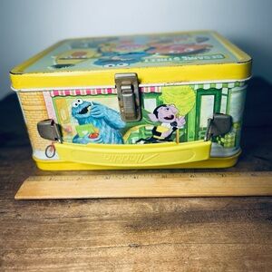 aladdin | Other | Vintage Sesame Street Muppets Metal Lunch Box 979 ...